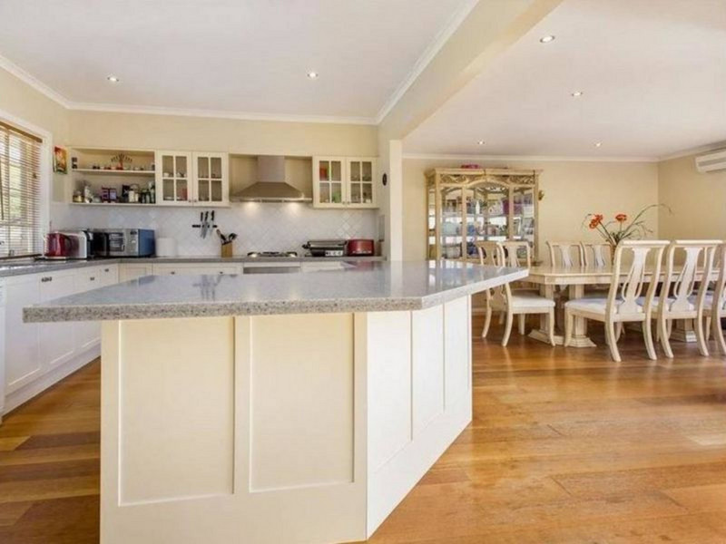 9 Roehampton Cres, Mount Eliza, VIC 3930 - realestate.com.au