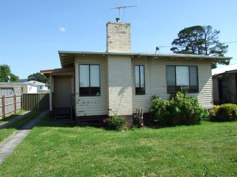 19 Victoria Street, Moe, VIC 3825 - realestate.com.au