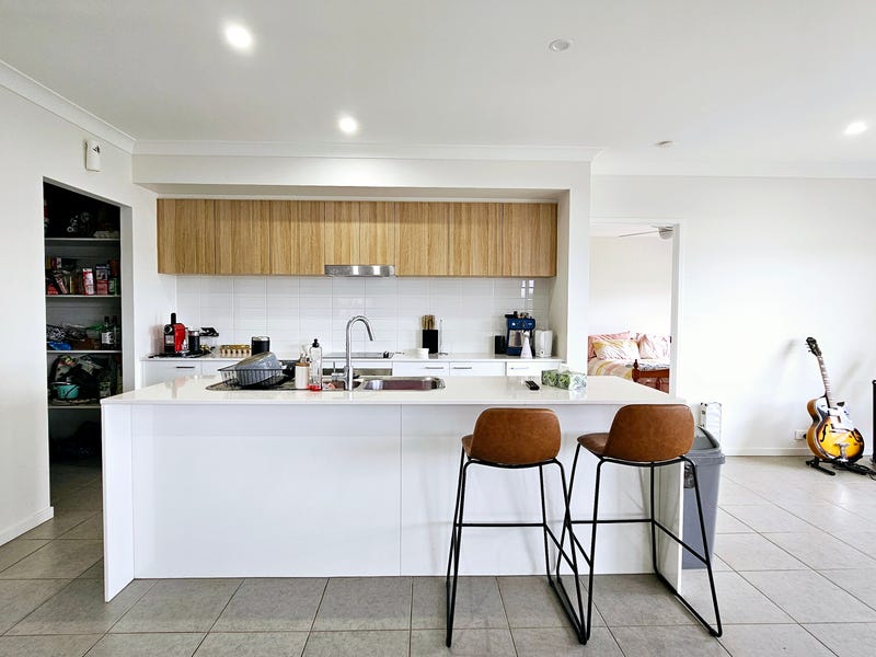 8 Dominic Place, Heathwood, Qld 4110 - Property Details