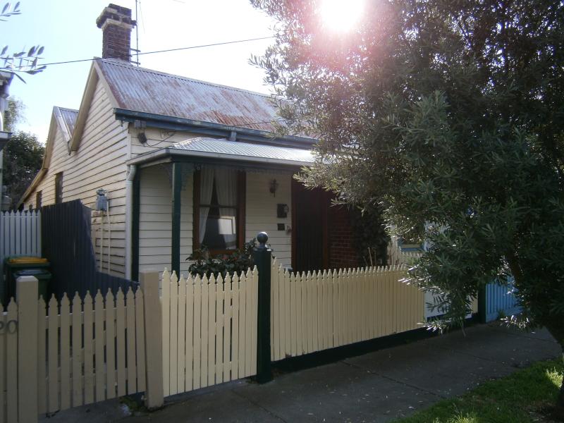 18 Perry Street, Seddon, VIC 3011 - realestate.com.au