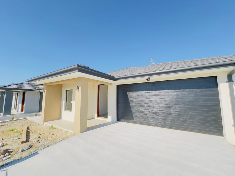 10 Ecurb Street, Clyde North, VIC 3978 - realestate.com.au