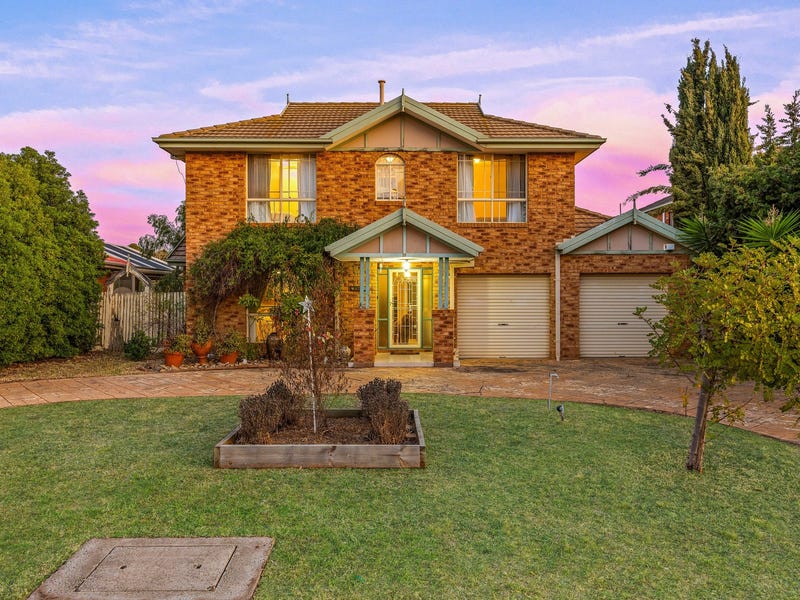 39 Golden Way, Hillside, Vic 3037 - Property Details