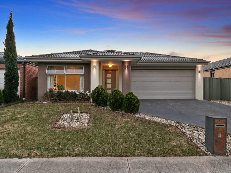 300 Casey Fields Boulevard, Cranbourne East, VIC 3977 - realestate.com.au