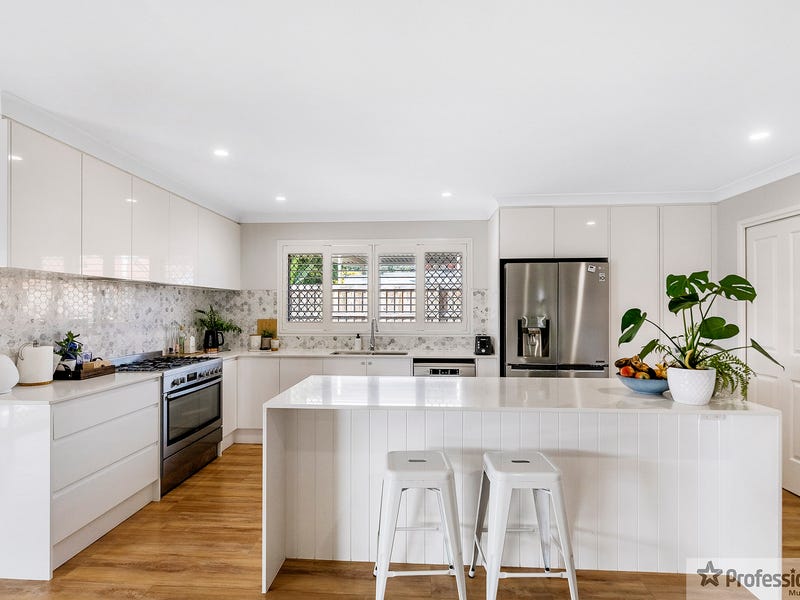 8 Hall Court, Mudgeeraba, QLD 4213 - realestate.com.au