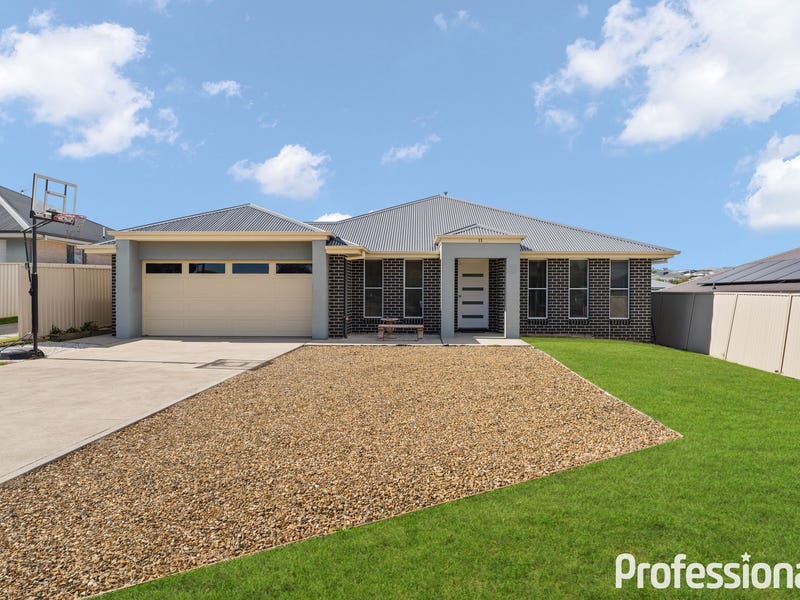 11 French Smith Place, Kelso, NSW 2795 - Property Details