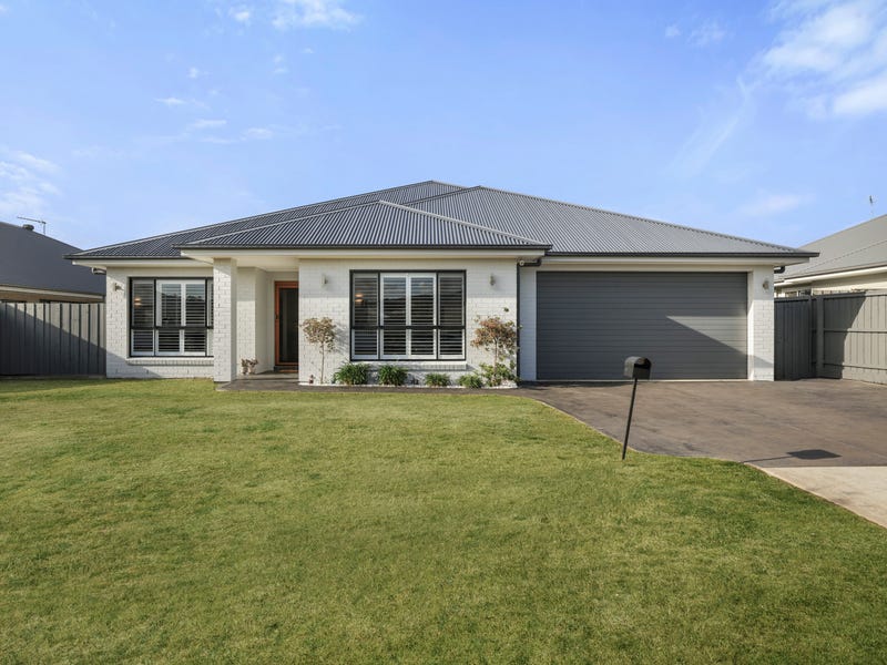 11 George Cutter Avenue, Renwick, NSW 2575 - Property Details