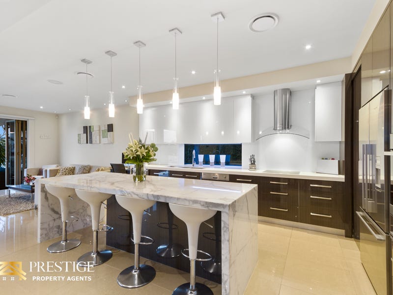 21 King Charles Drive, Paradise Point, Qld 4216