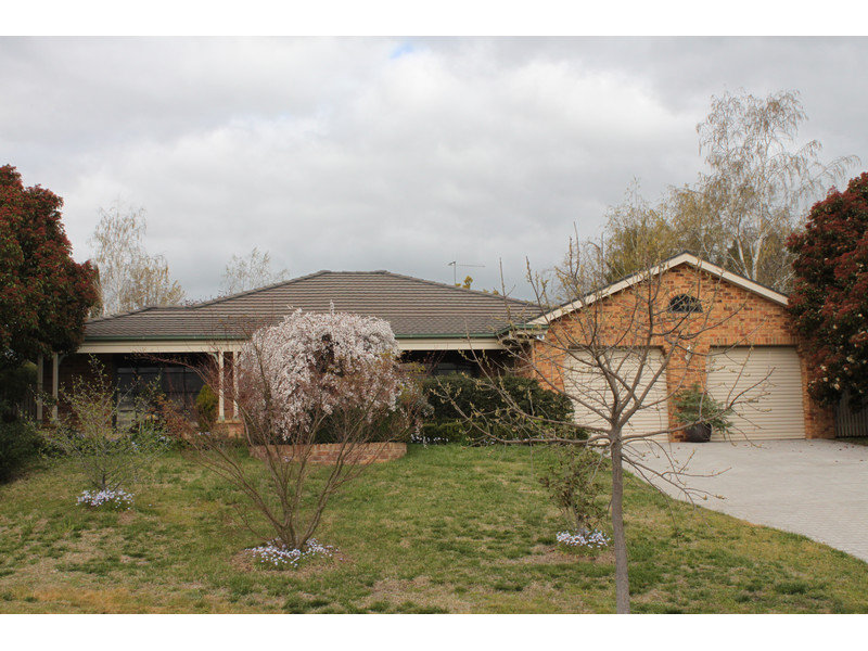 11 Farmgate Drive, Bathurst, NSW 2795 - Property Details