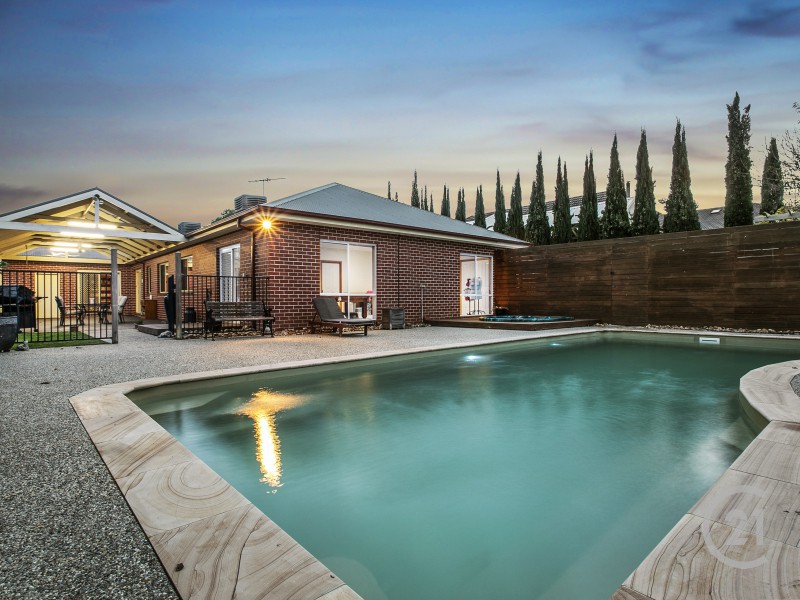 4 Overland Rise, Pakenham, Vic 3810 - Property Details