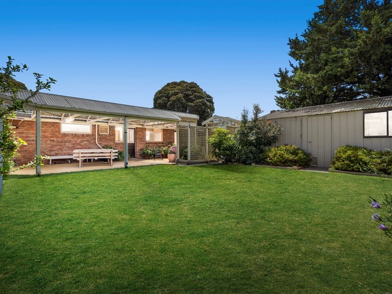 32 Iluka Drive, Werribee, Vic 3030 - Property Details