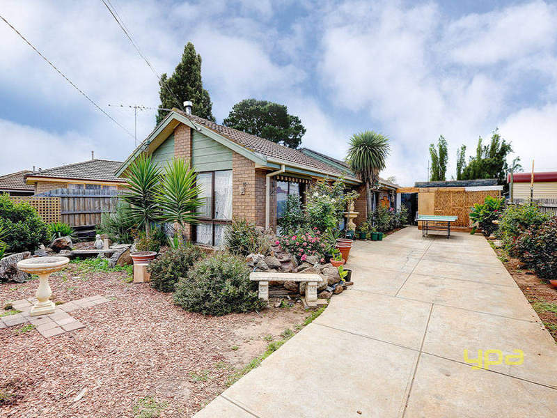 10 Falcon Drive, Melton, Vic 3337 - Property Details