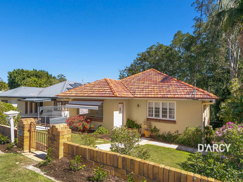 121 Fletcher Parade, Bardon, Qld 4065 - Property Details