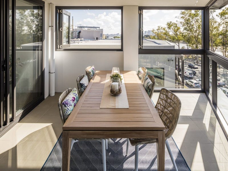 402/573 Coronation Drive, Toowong, Qld 4066 - Property Details