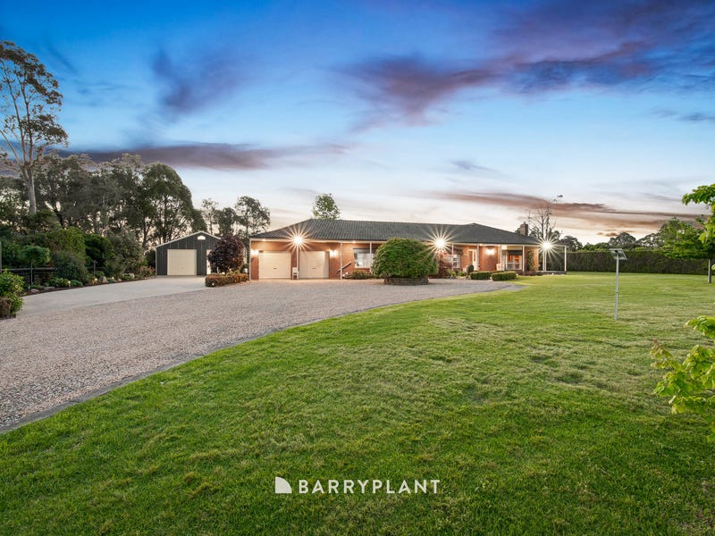 33 Ryan Road, Pakenham, Vic 3810 - Property Details