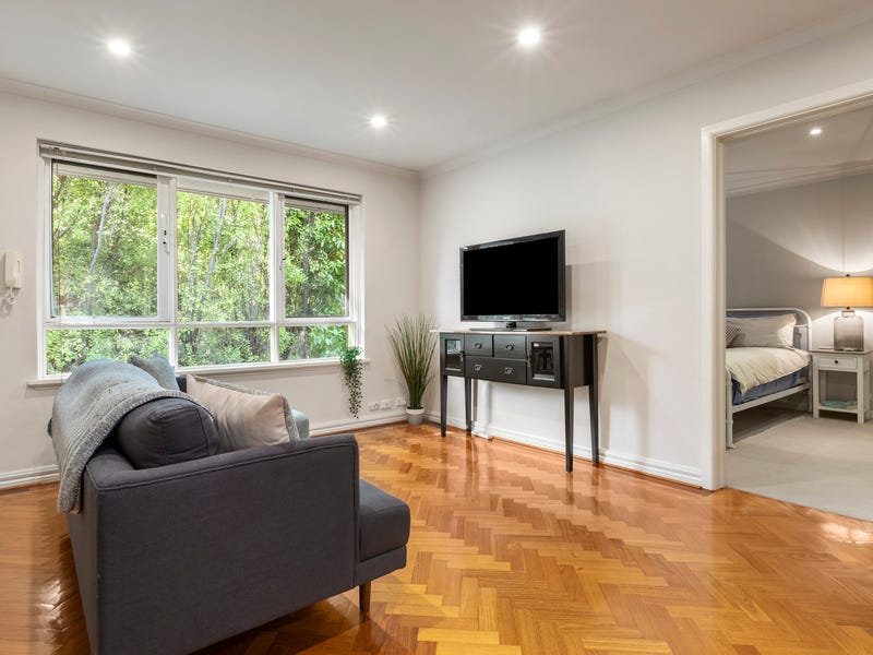 8/94 Glen Huntly Road, Elwood, Vic 3184 - Property Details