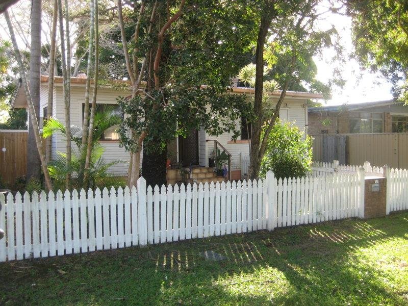 6 Palmer Drive, Labrador, Qld 4215 - Property Details