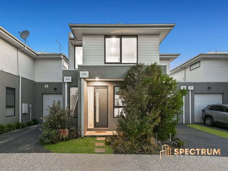 4 Lyell Place, Pakenham, Vic 3810 - Property Details
