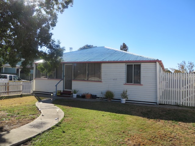 32 Soutter Street, Roma, Qld 4455 - Property Details