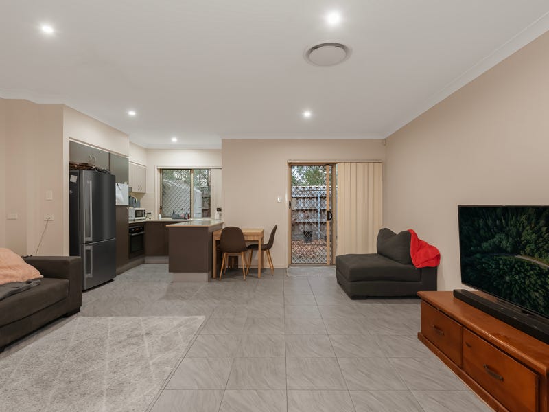 Townhouses for Sale in Pacific Pines, QLD 4211 (+1 location ...