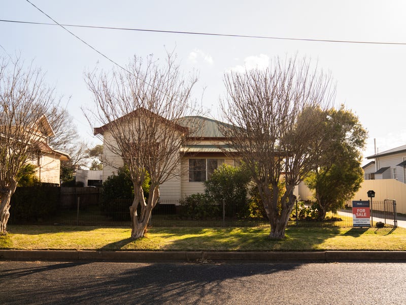 33 Lyons St, Warwick, Qld 4370 - Property Details