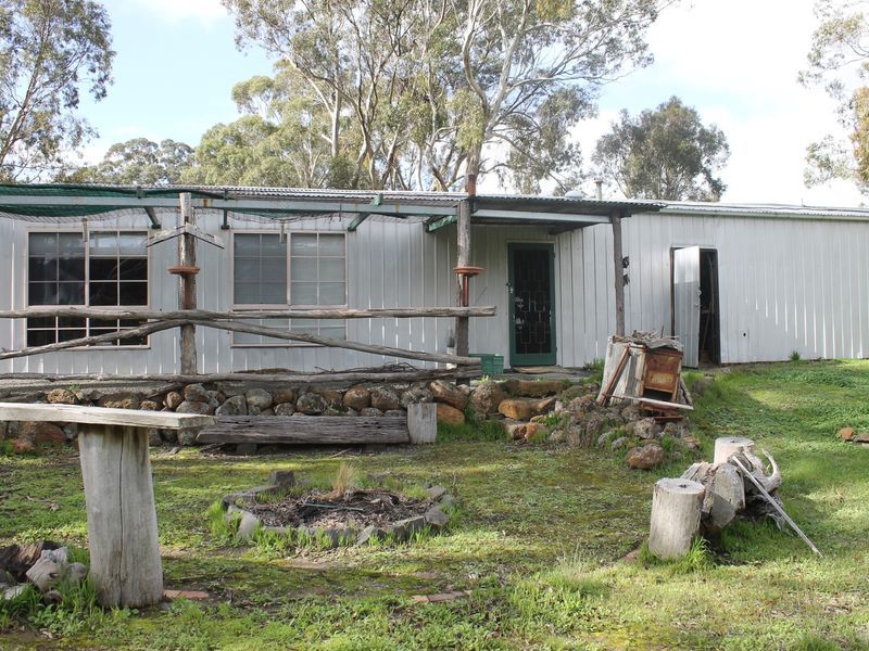 560 Reids Road, Rowsley, Vic 3340 - Property Details