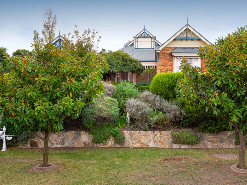 8 Allunga Parade, Berwick, Vic 3806 - Property Details