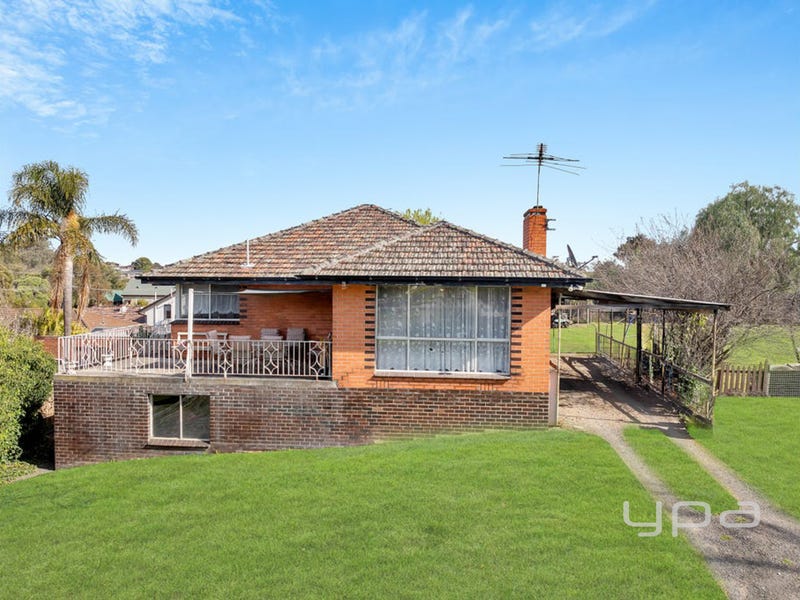 11 Broad Street, Westmeadows, VIC 3049 - realestate.com.au
