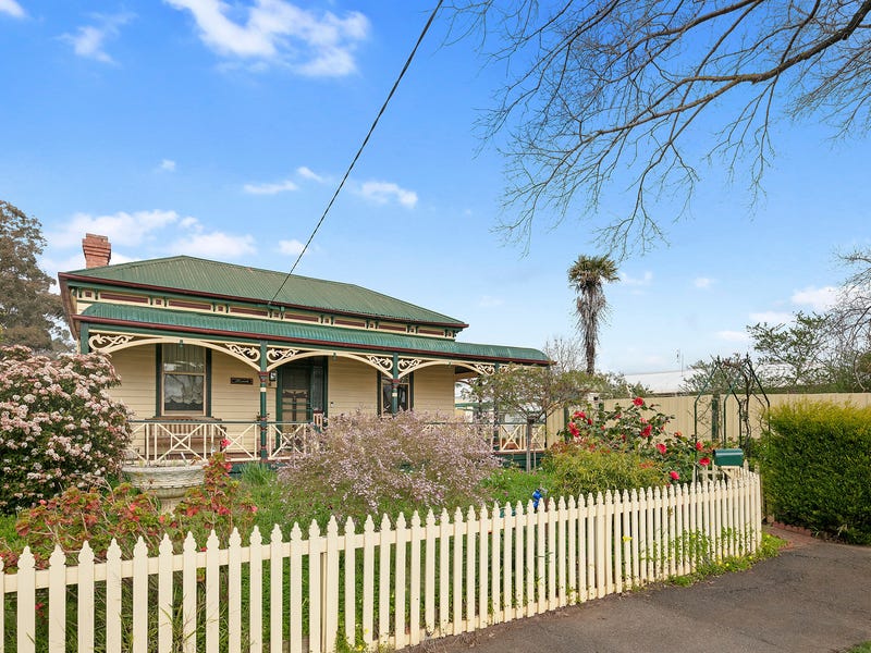 110 Mundy Street, Kennington, VIC 3550 - realestate.com.au
