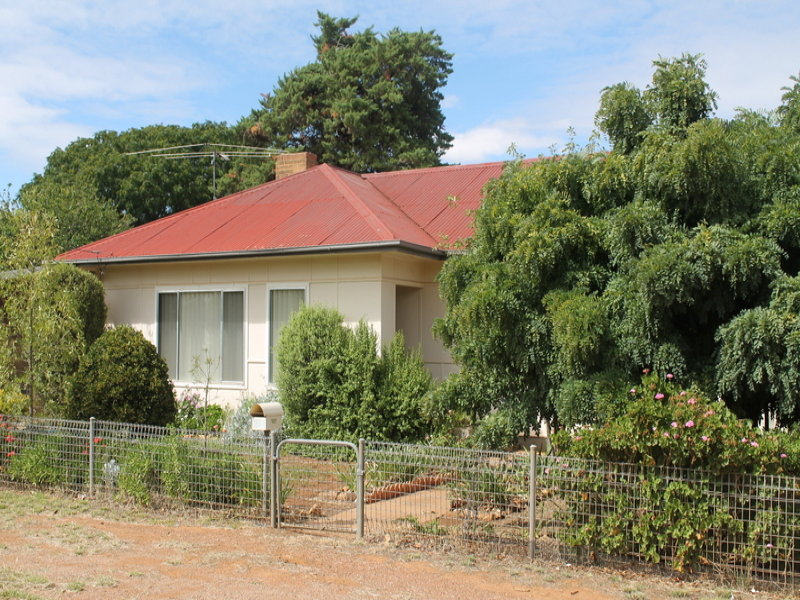 104 Kitchener Road, Temora, NSW 2666 - Property Details