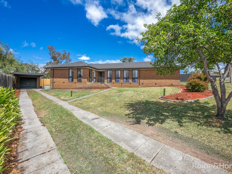 76 Higgins Avenue, Sunbury, Vic 3429 - Property Details