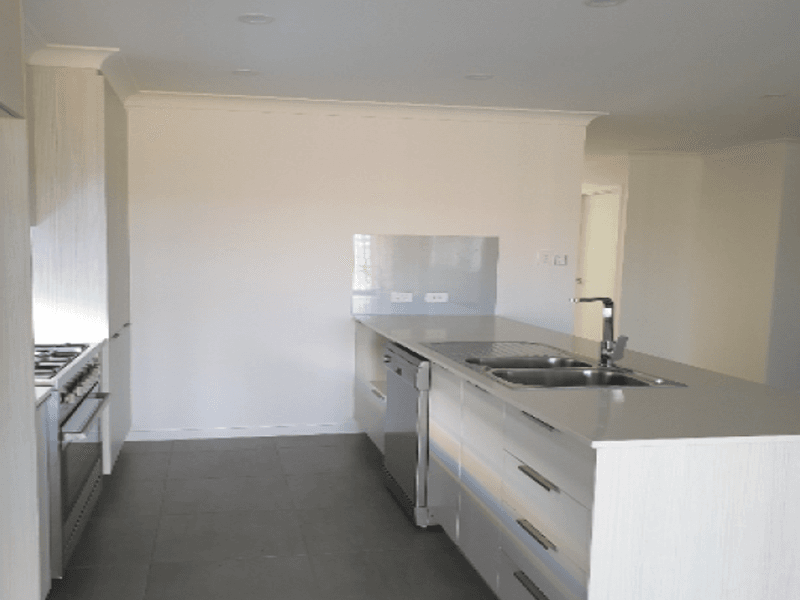 8 Langland Circuit, Walloon, QLD 4306 - realestate.com.au