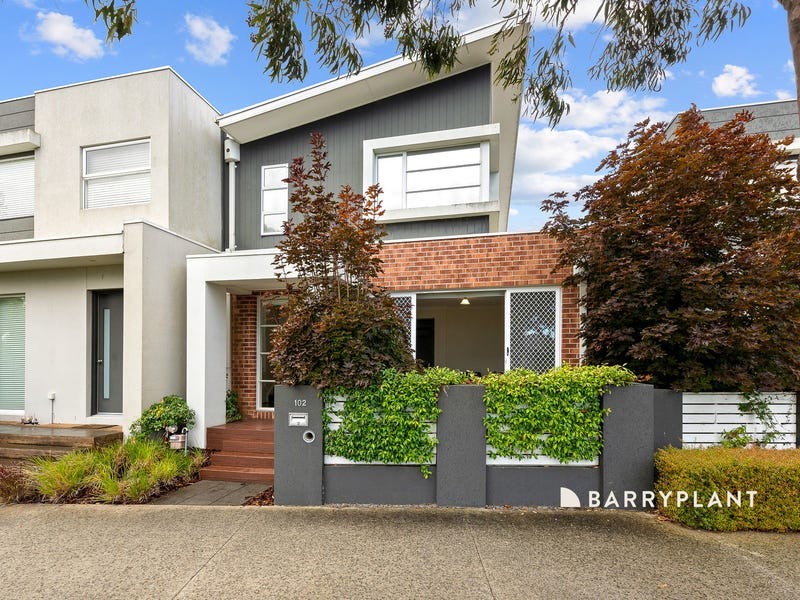 102 Henry Road, Pakenham, Vic 3810 - Property Details