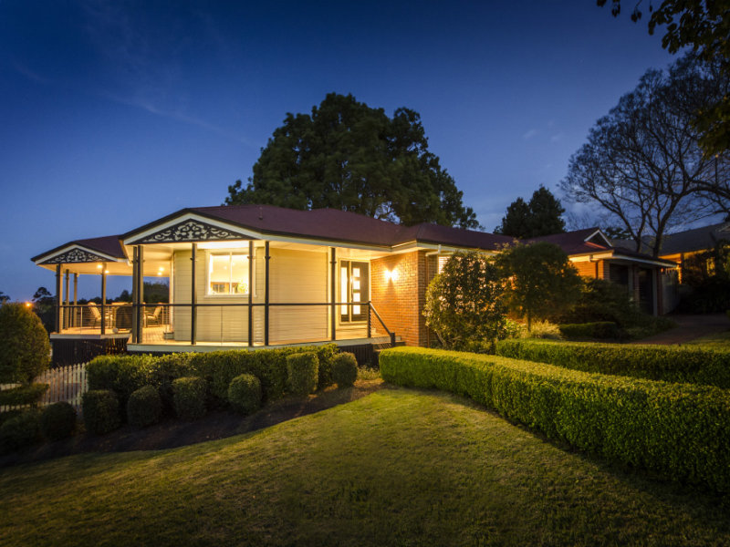 8 Martindale Court, Mount Lofty, QLD 4350 - realestate.com.au