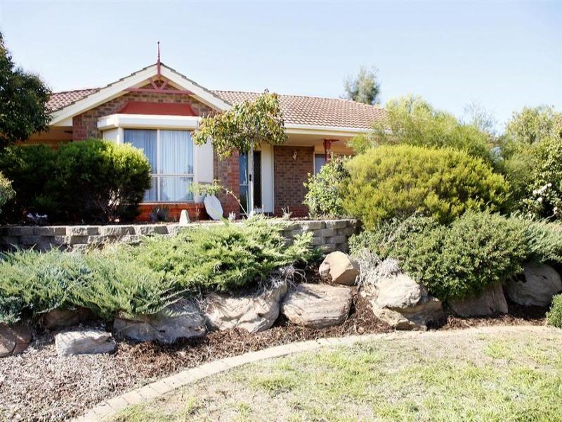 8 Magnolia Cres, Craigmore, SA 5114 - realestate.com.au