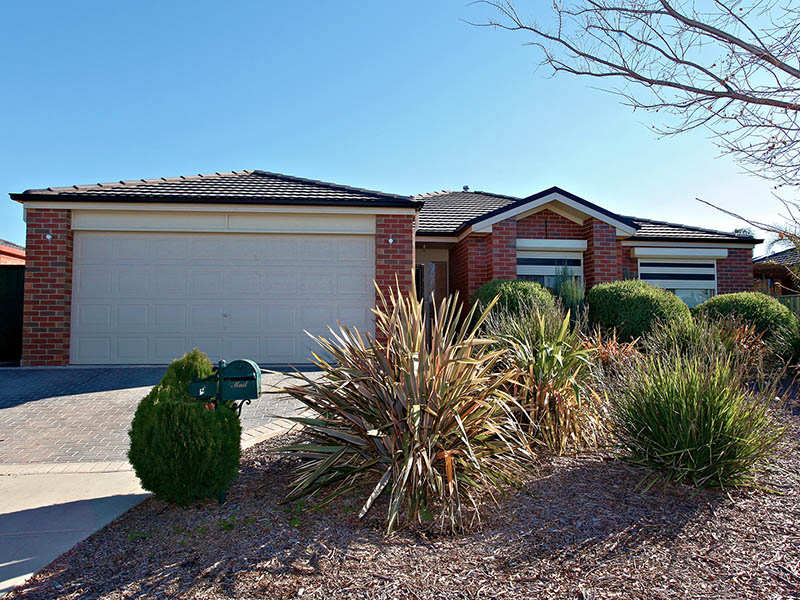 4 Riley Court, Burnside, Vic 3023 - Property Details