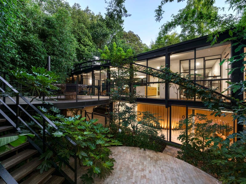 10 Blackfriars Close, Toorak, VIC 3142 - realestate.com.au