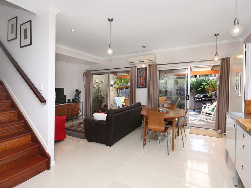 2/72 Forest St, Moorooka, Qld 4105 - Property Details