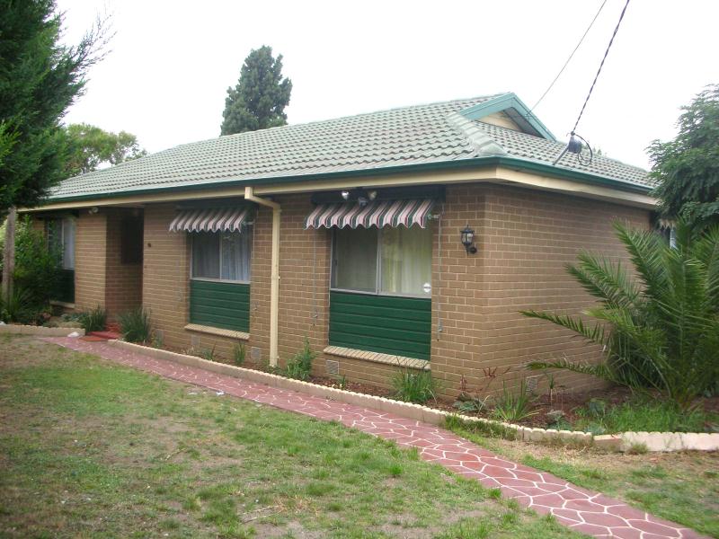 8 Walpa Court, Westmeadows, VIC 3049 - realestate.com.au