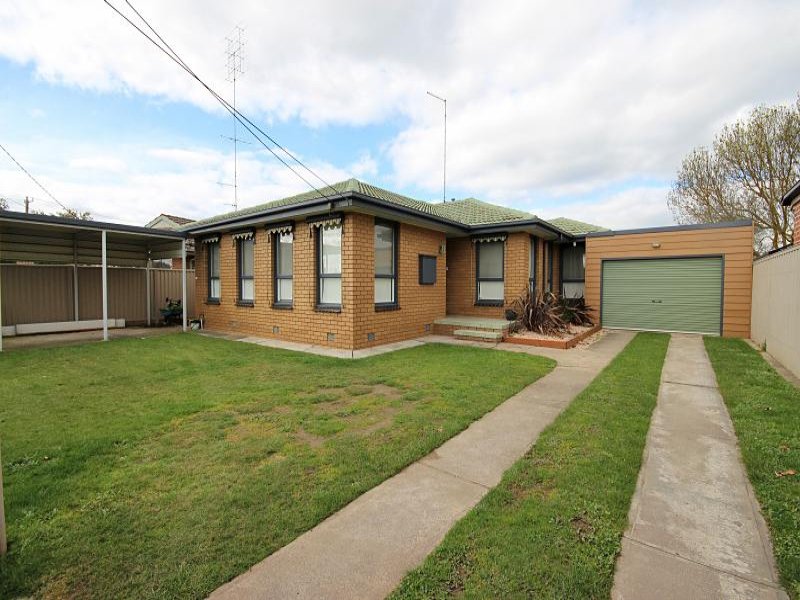 518 Gillies Street North, Wendouree, Vic 3355 - Property Details