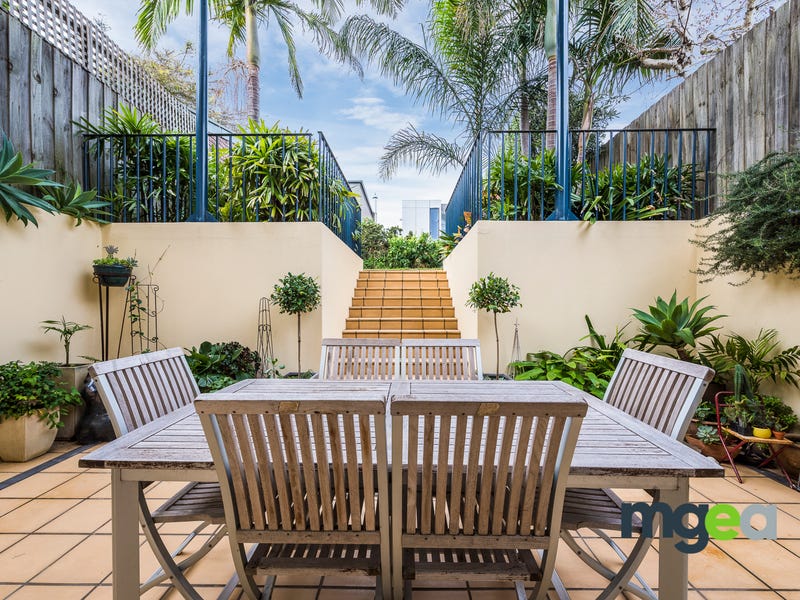 49 Beach Road, Hampton, Vic 3188 - Property Details