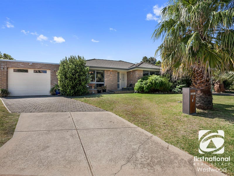7 Loddon Court, Werribee, VIC 3030 - realestate.com.au