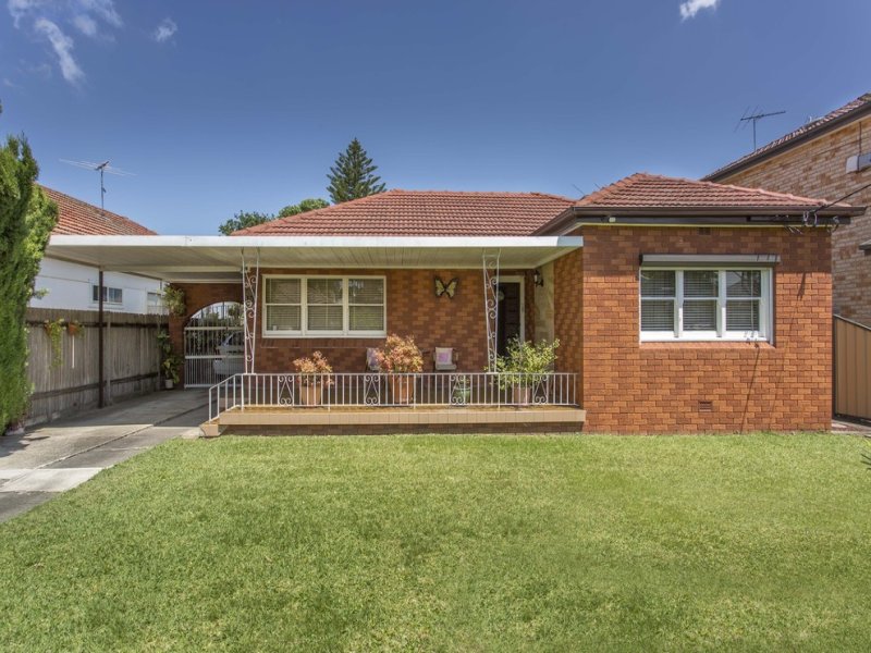 34 Laundess Avenue, Panania, NSW 2213 - Property Details