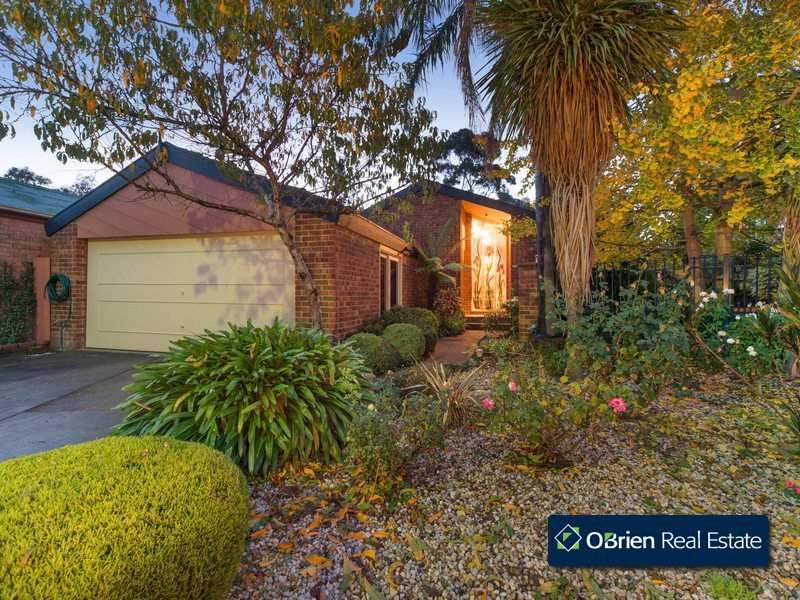 2 Martin Court, Berwick, VIC 3806 - realestate.com.au