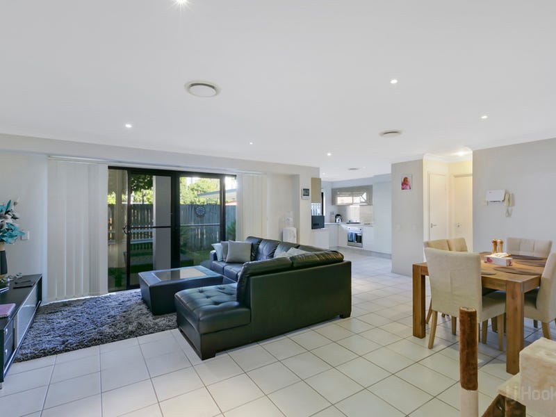 2/8-10 Gordon Street, Labrador, Qld 4215 - Property Details