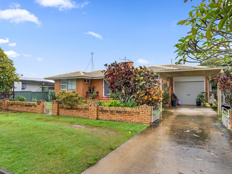 4 Palmer Drive, Labrador, Qld 4215 - Property Details