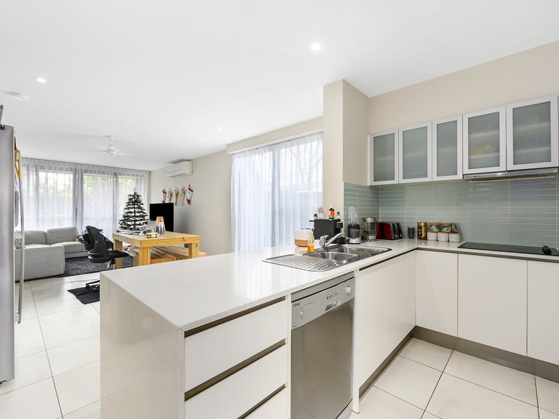 2/39 Gordon Street, Labrador, Qld 4215 - Property Details