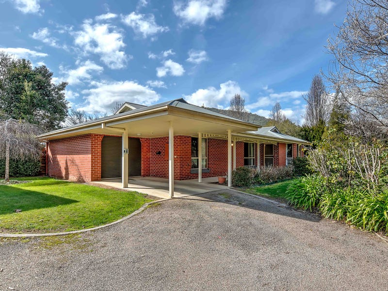 8/11 Toorak Road, Bright, Vic 3741 - Property Details