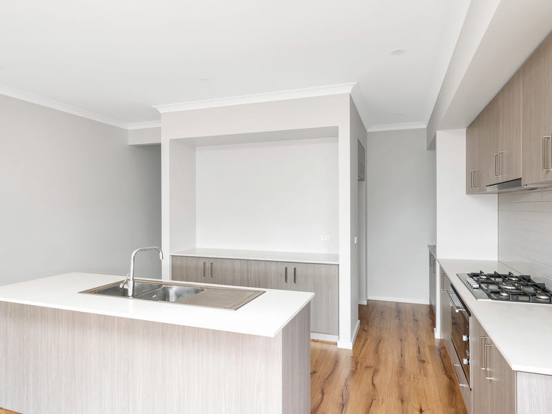 7 Lina Way, Melton South, VIC 3338 - realestate.com.au