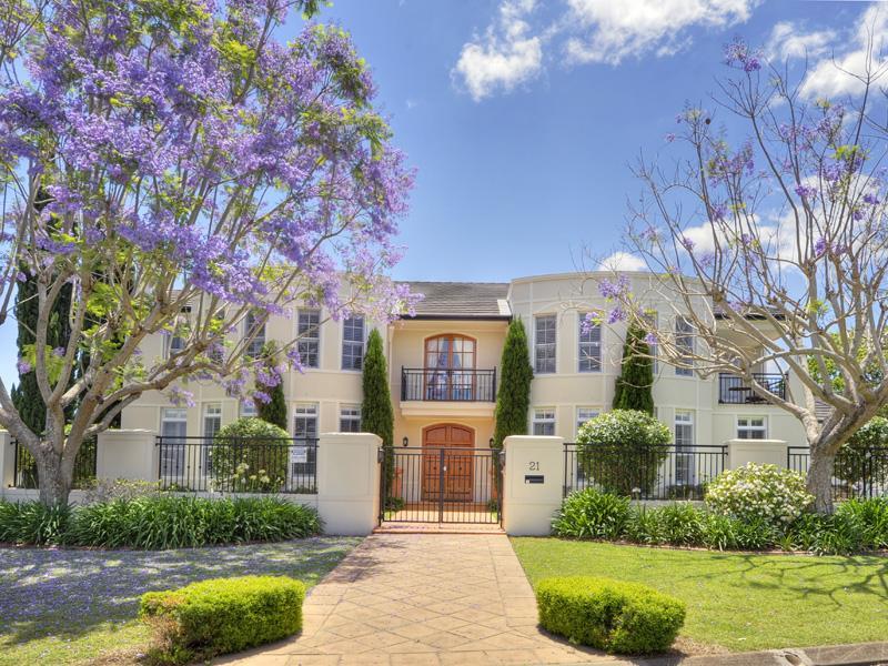 21 Fairway Place, Carindale, Qld 4152 - Property Details