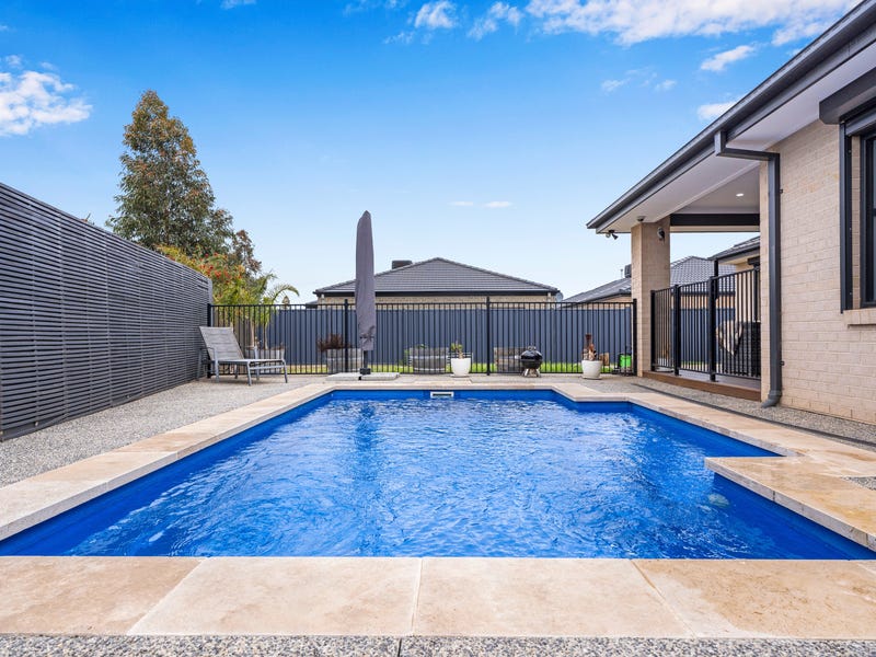 1 Tamboritha Boulevard, Weir Views, VIC 3338 - realestate.com.au